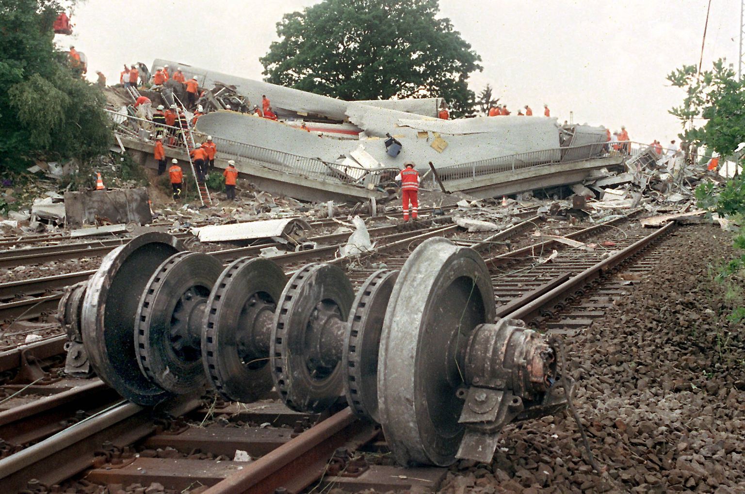 Bahn bittet um Entschuldigung: Das ICE-Unglück von Eschede - n-tv.de