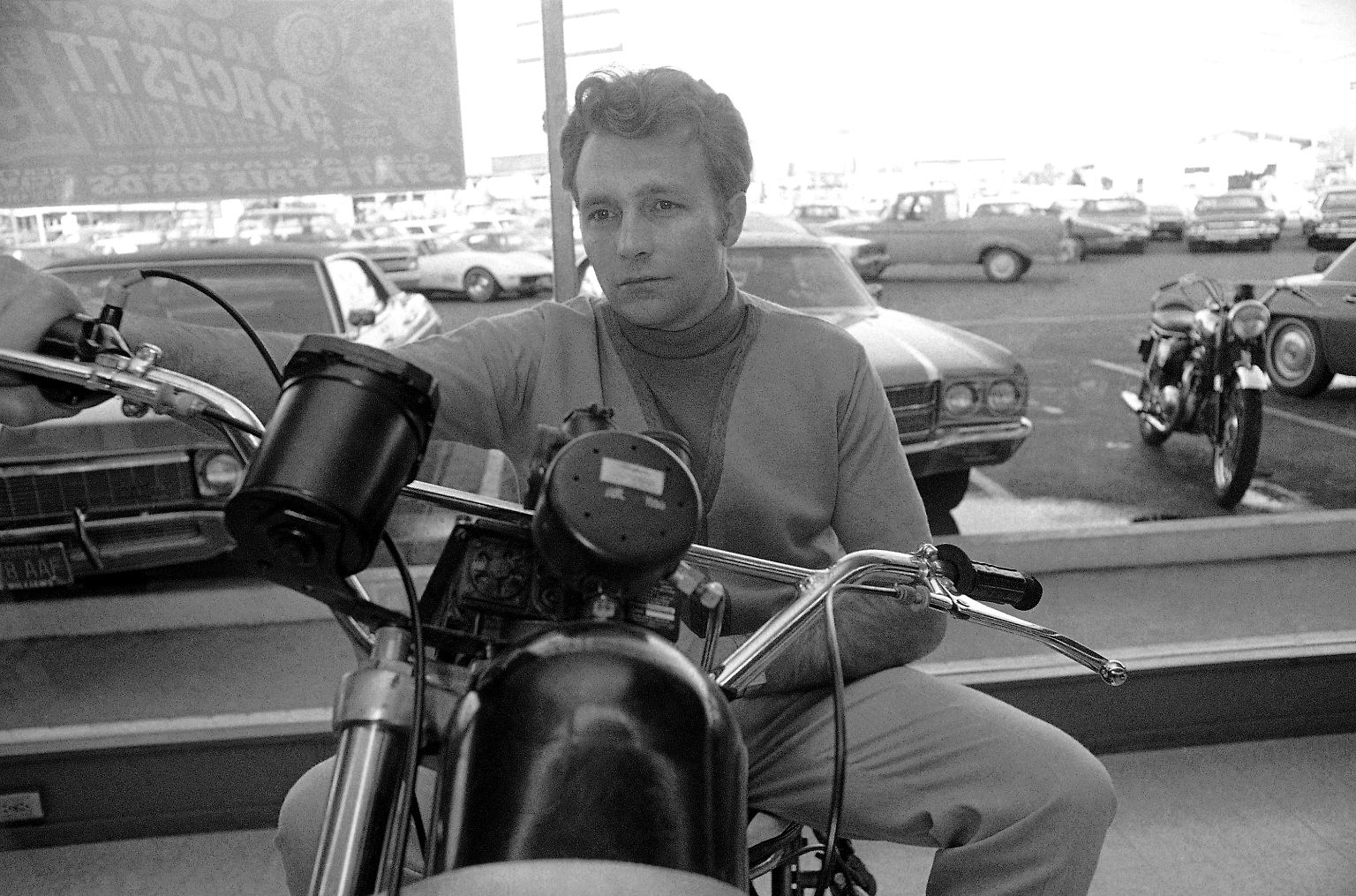 Sprung, Flug, Knochenbruch: Legendärer Daredevil Evel Knievel - n-tv.de